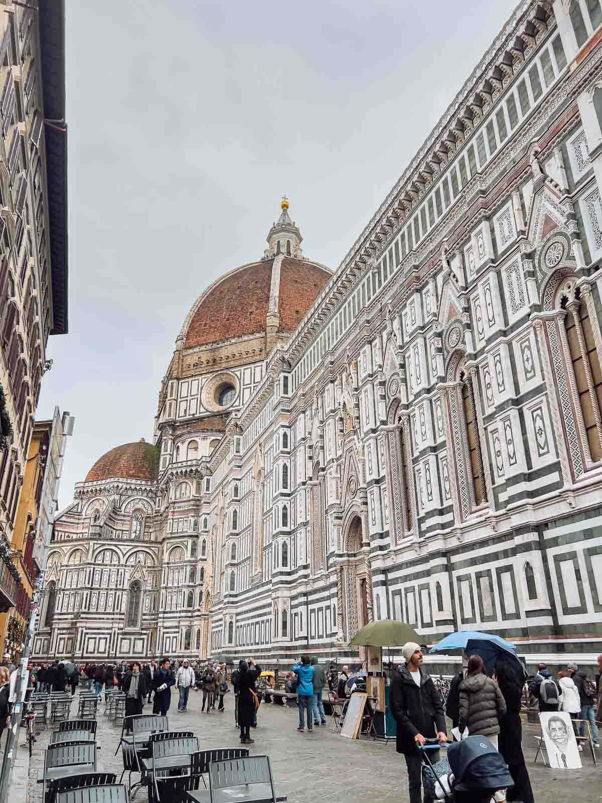 Checking in to Yellowsquare Hostel in Florence – Finding Alexx