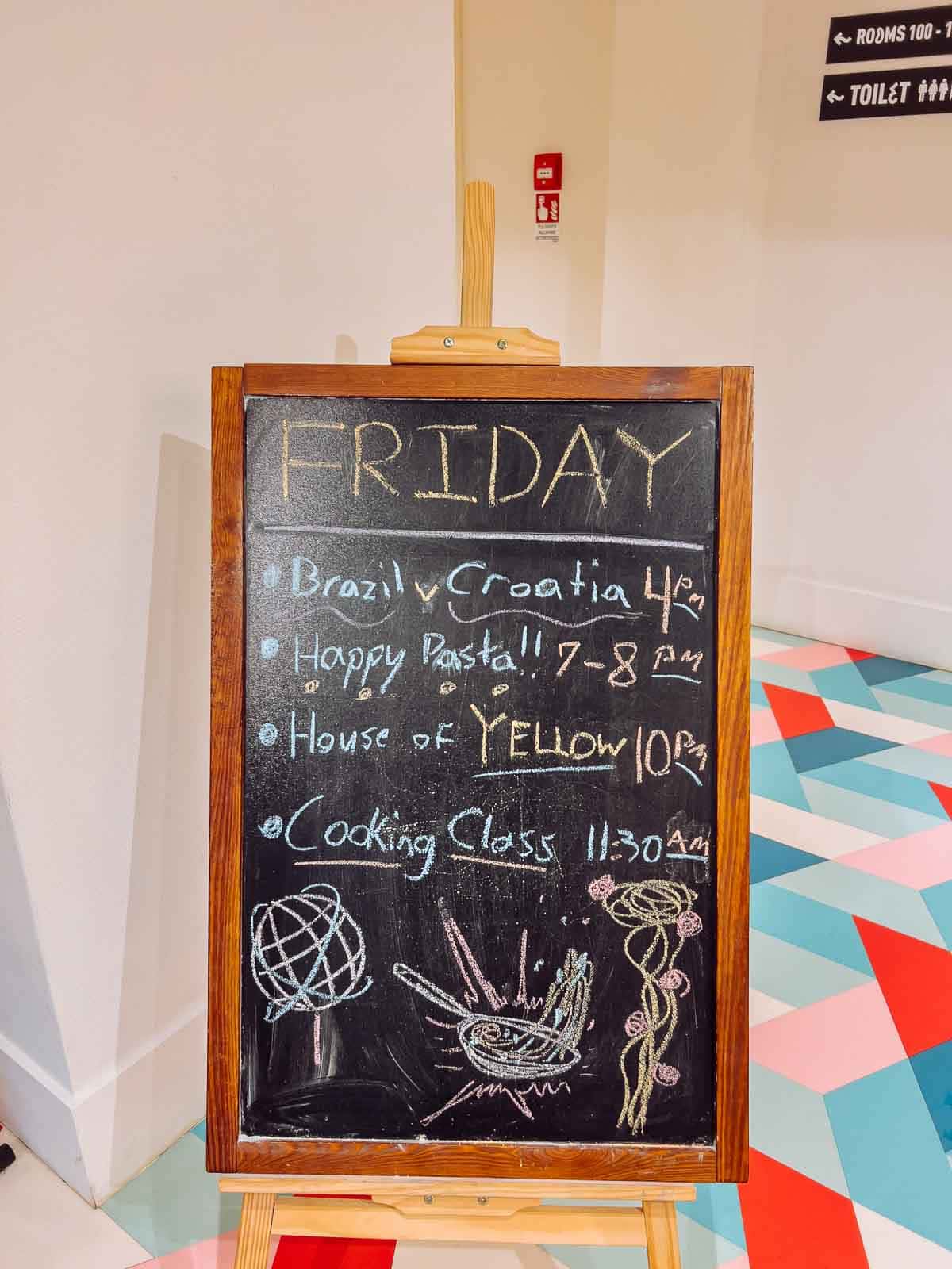 Checking in to Yellowsquare Hostel in Florence – Finding Alexx