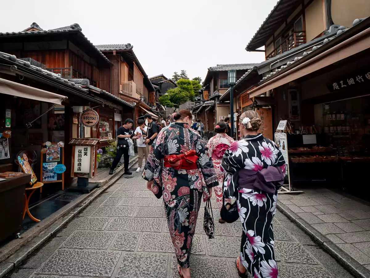 Best Japan eSIMs in 2025: Complete Guide + Comparisons